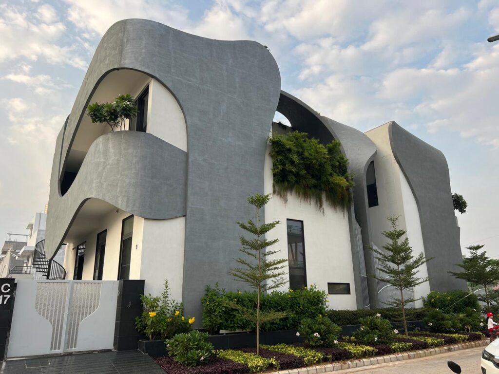 The Ribbon House, A Unique Construction By RS Builders